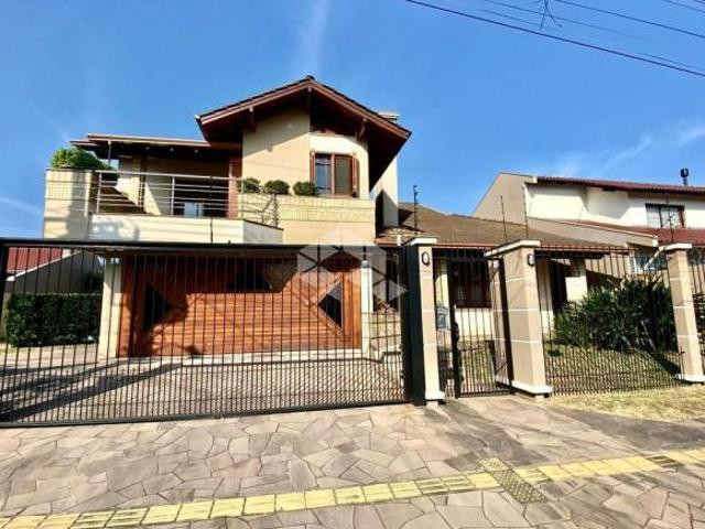 Sobrado 4 dormitórios, pátio com piscina no Bairro Bela Vista Canoas /RS