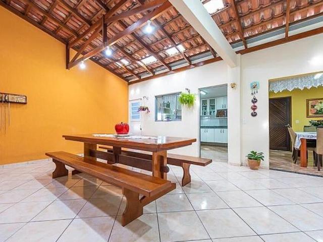 Sobrado 4 dorms 2 vagas 234m² 3 quadras da D