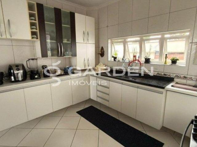Sobrado 4 dorms. Podendo transformar em 3 Casas