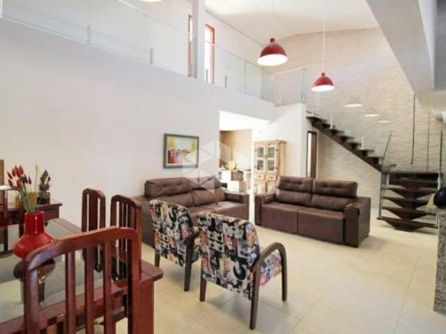 Sobrado 4 suítes, mobiliado, área gourmet nos fundos com piscina no centro de Xangri lá