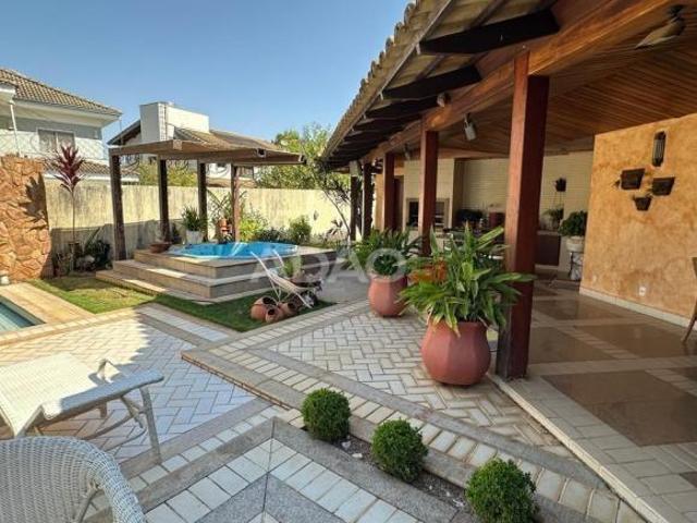 Sobrado 4 suítes no Condominio Jardins Viena Sobrado com 4 Quarto s por R$ 3690000.00 no setor Cida