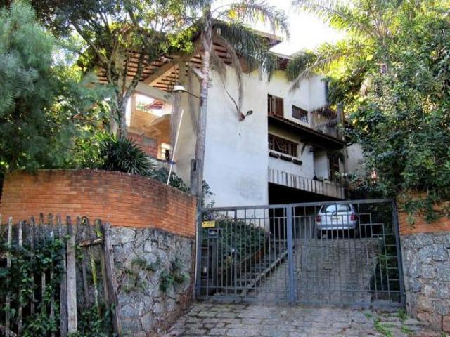 Sobrado,4 suítes c/varanda, coz/sala integrada, vista p/serra, 25 min da Capital