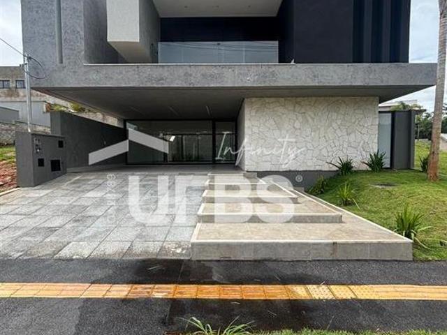 Sobrado 4 suites Jardins capri alto padrão frente para mata
