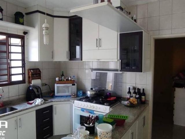 Sobrado 4 quartos 190 m² 2 suítes 1 vaga B. Campestre