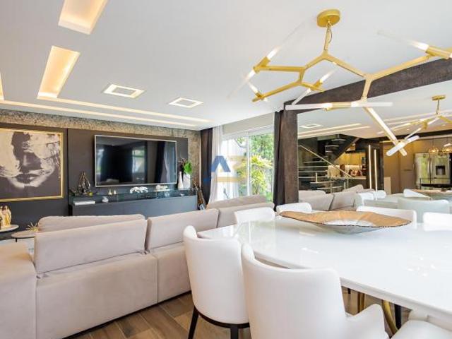 Sobrado 4 quartos à venda, 221m² por R$1.900.000, Jardim das Américas, Curitiba