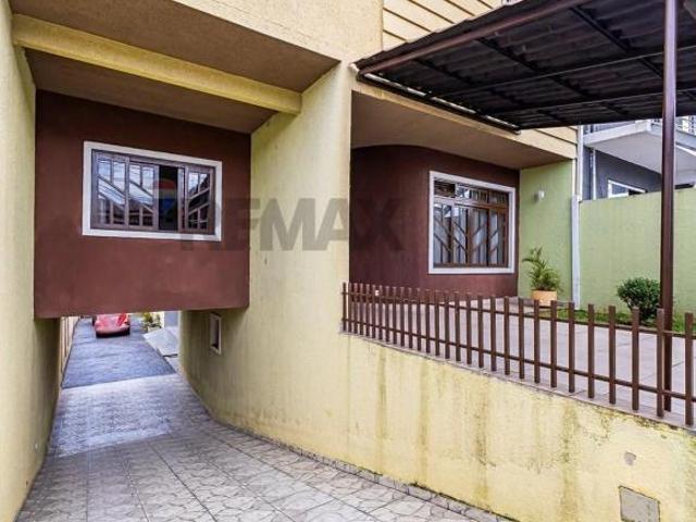 Sobrado 4 Quartos com ático, 1 suíte, 239 m² de área útil e 6 vagas de garagem no Capão Raso R$ 1