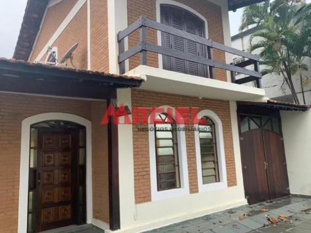 SOBRADO 4 QUARTOS SENDO 1 SUÍTE SALA ESTAR AMPLA JARDIM AMÉRICA
