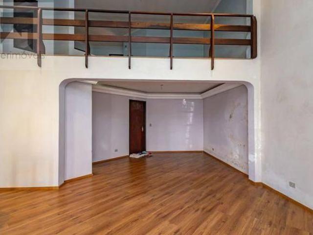 Sobrado 4 quartos, suíte, 4 vagas Novo Mundo Curitiba/PR