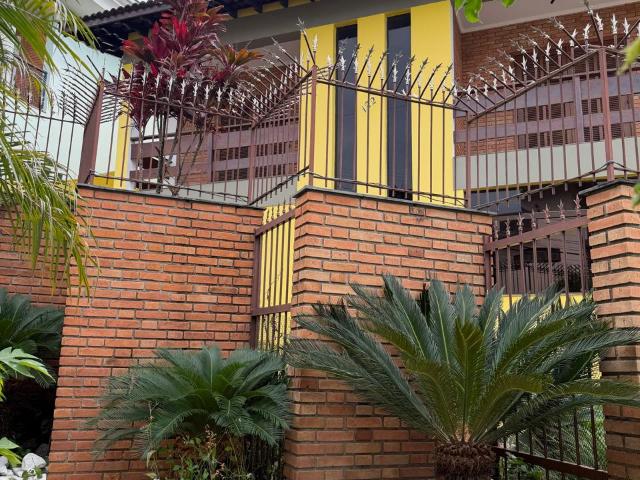 Sobrado 540 m² à venda ou locação no City América com 4 suítes, piscina