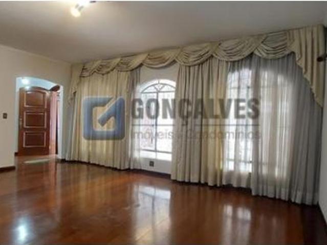 Sobrado 540 m² com 3 suítes, 8 vagas e piscina em Nova Petrópolis, SBC