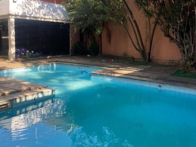 Sobrado 5 Dormitórios, 4 suítes, 7 vagas, piscina 720m² Vila Homero Thon