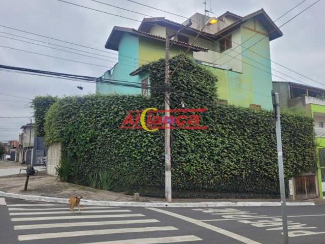 Sobrado 5 dormitórios com 2 suítes e 3 vagas de garagem