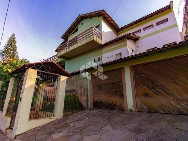 Sobrado 5 dormitórios sendo um suíte master Bairro são José Canoas