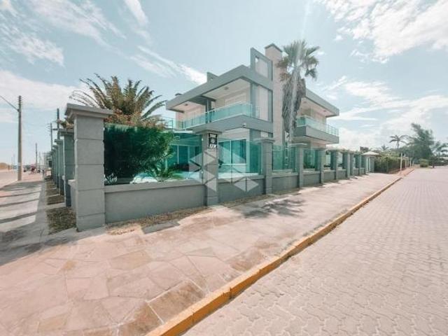 Sobrado 5 suítes, sendo 1 master, vista eterna para o mar na praia de Atlântida em Xangri Lá