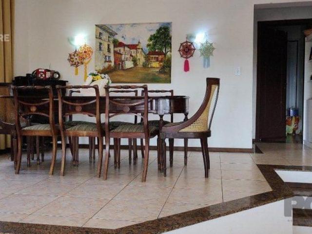 Sobrado, 5 quartos, 2 suites, pátio, 3 vagas Bairro Vila Nova