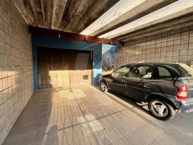 sobrado 5 quartos, 2 salas, quintal, terreço, 3 vagas de garagem no Parque Vitória