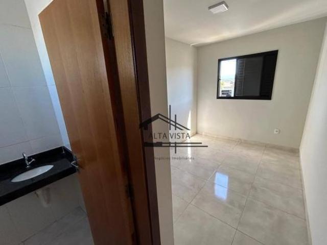 Sobrado para venda em Novo Mundo, Uberlândia