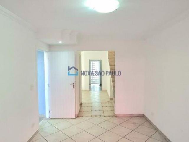 Sobrado 92m² | 3 Quartos | Suíte com Sacada | Vila Santa Catarina