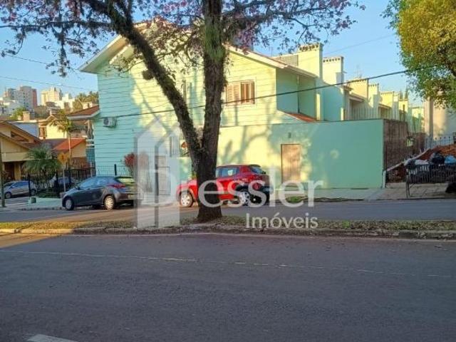 Sobrados 3 dormitórios Moinhos