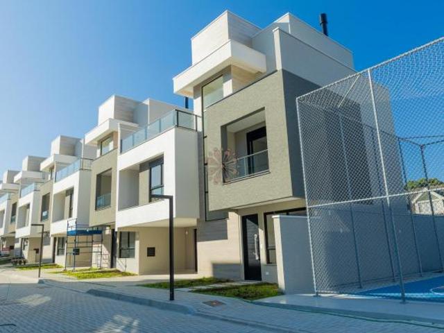 Sobrados Triplex no Condomínio Vila Unika – Santa