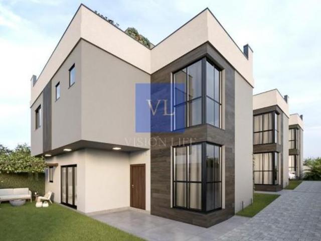Sobrados Triplex de Alto Padrão no Condomínio Residencial San Pietro em Curitiba: Luxo, exclusividad