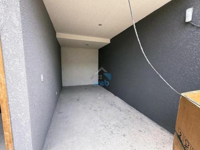 Sobrados à venda na região do Vitória Régia, no Bairro CIC, com três quartos, sala ampla, cozinha am