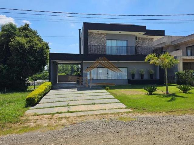 Sobrados à venda no Ninho Verde 1, com 5 dormitórios, área de lazer com piscina