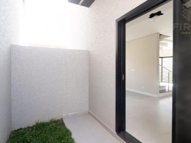 Sobrados modernos com suíte e quintal em ótima localização no Bairro Santa Quitéria