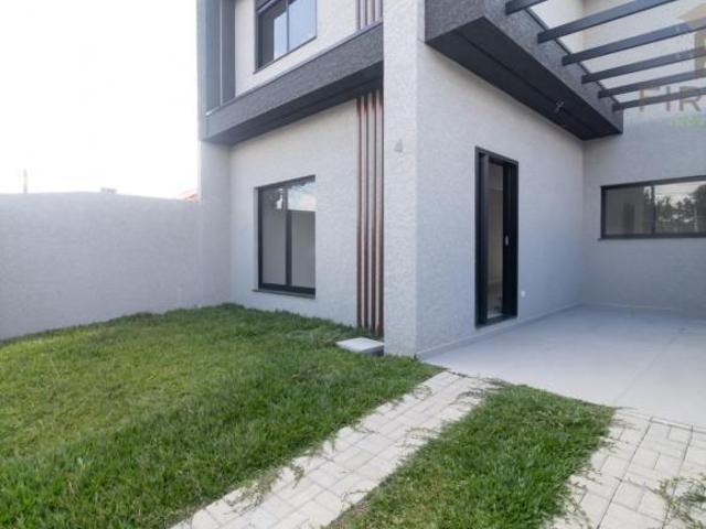 Sobrados modernos com suíte e quintal em ótima localização no Bairro Santa Quitéria