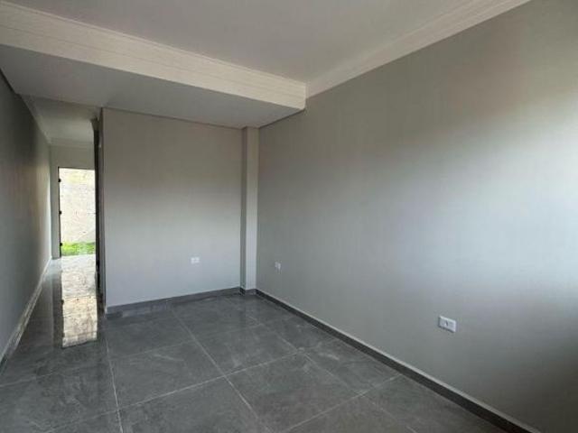 Sobrados novos, com 2 quartos, localizado em Curitiba!