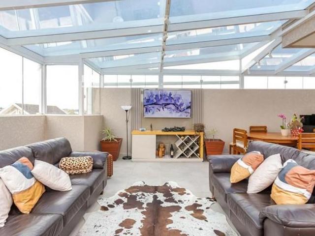 Sobrado/Triplex em condomínio, com lindo espaço para receber família e amigos