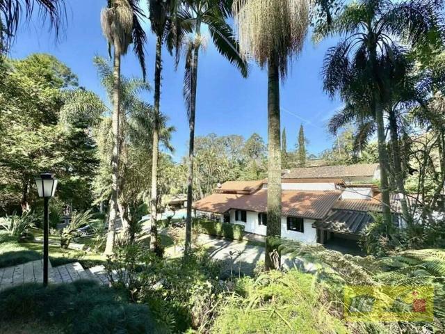 Sobre casa com 473 m² para alugar ou à venda em Cotia SP
