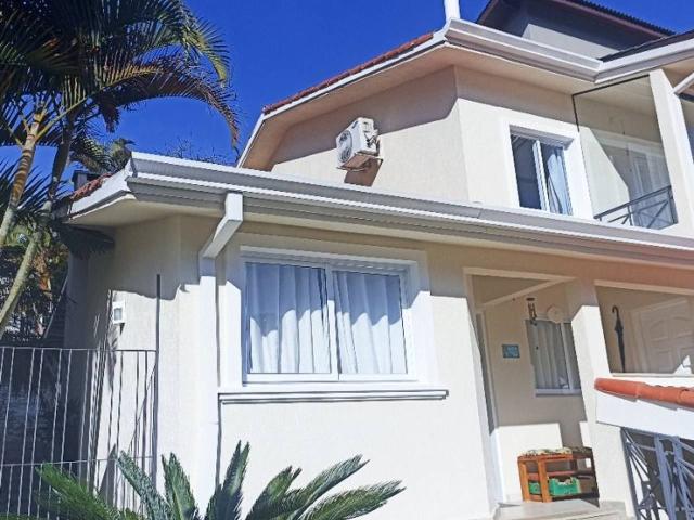 Sobre casa com 280 m² para alugar ou à venda em Cotia SP