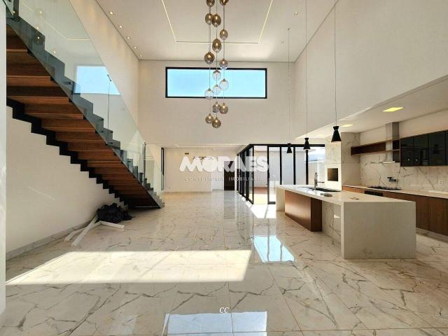 Sobre casa com 320 m² para alugar ou à venda em Bauru SP