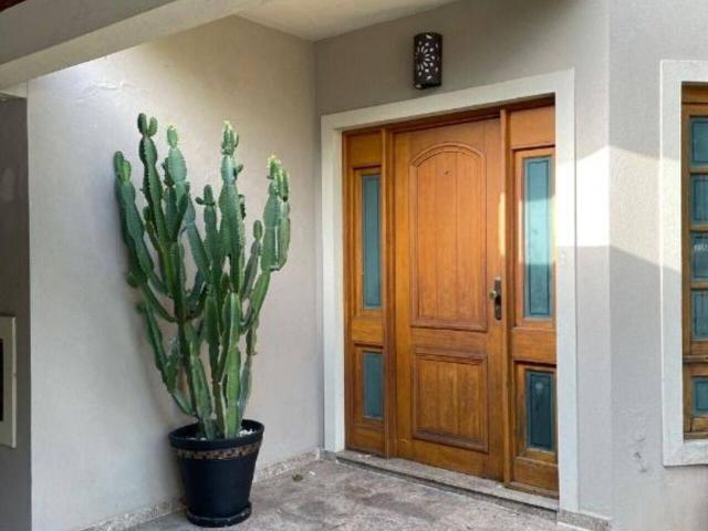 Sobre casa com 350 m² em Cotia SP
