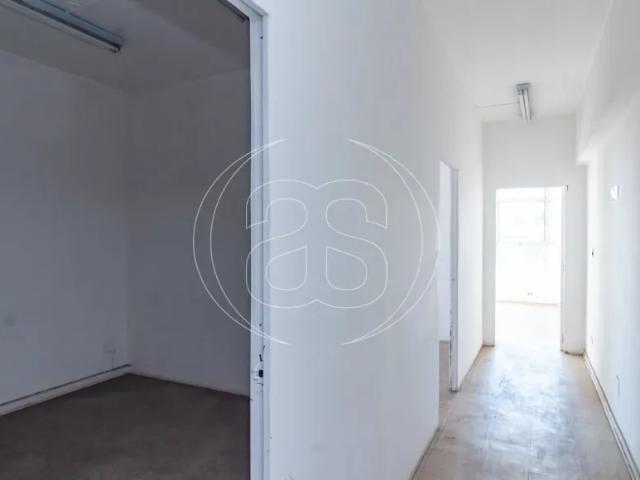 Sobreloja comercial ampla na Avenida Indianópolis! Ideal para o seu negócio!
