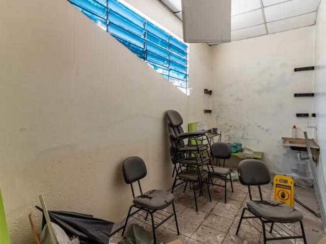 Sobreloja na Rua Dronsfield, N. 170 Loja 176 • 184 m²