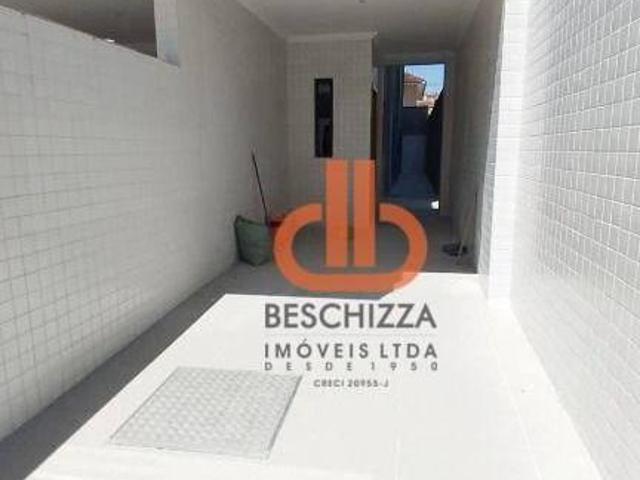 Sobreposta térrea embaré, três quartos, duas garagens