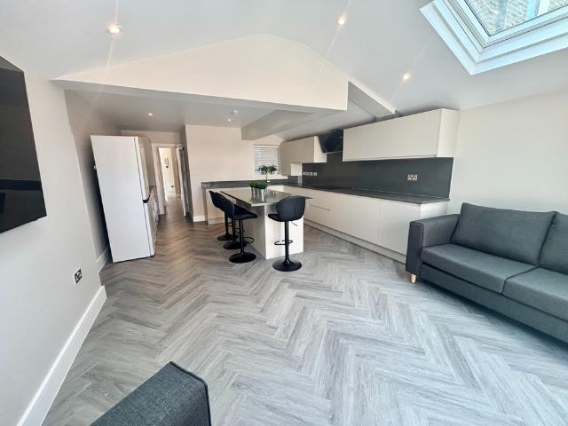 Sociable House Share, SW19 — Big Ensuite Rooms & a Proper Community Room 1