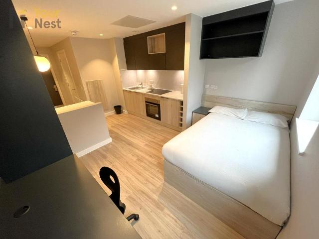 Social studio plus midfloor, Briggate. Studio to rent £1,169 pcm £270 pw