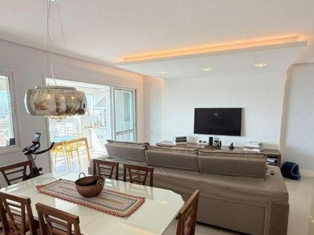 Sofisticação, conforto e exclusividade definem este elegante apartamento no desejado bairro do Embar