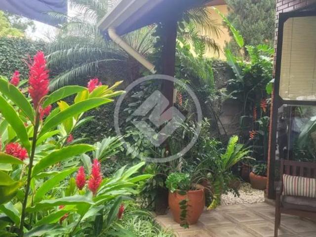 Sofisticação e Aconchego: Casa Exclusiva com 4 Suítes no Coração do Jardim Esplanada