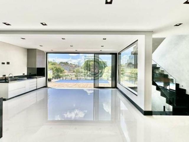 SOFISTICAÇÃO E ARQUITETURA EM CONDOMÍNIO DE ALTO PADRÃO!