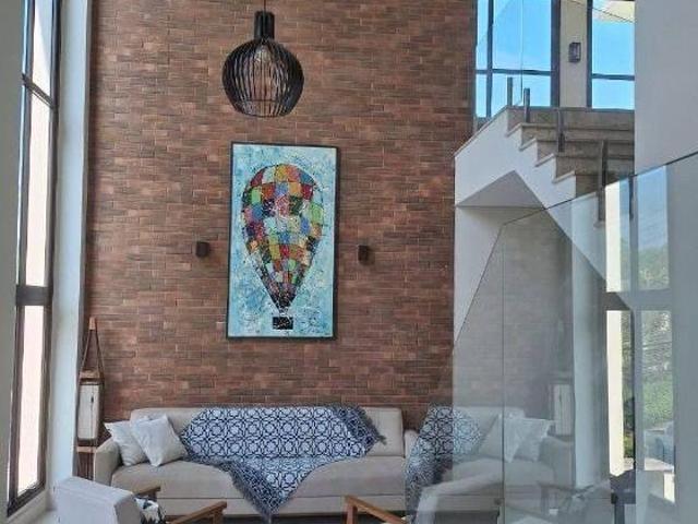 Sofisticação e Conforto na Granja Viana – Sua Nova Casa dos Sonhos!