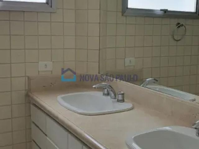 Sofisticação e Conforto no Coração do Jardim Paulista: Apartamento Reformado de 195m²
