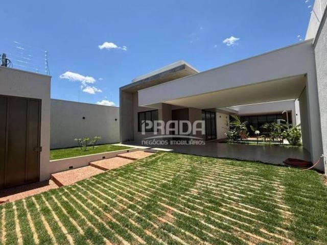 Sofisticação e Conforto: Casa com Piscina no Jardim Karaíba