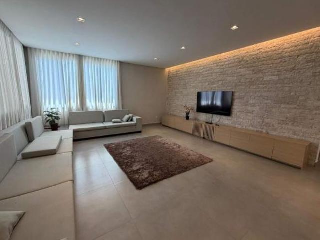 Sofisticação e Conforto: Casa de Alto Padrão em Condomínio Fechado