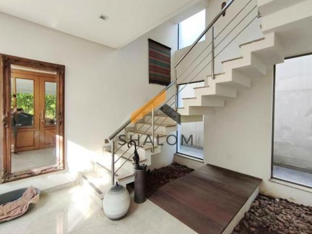 Sofisticação e Conforto em Condomínio na Vila Progredior 540m²