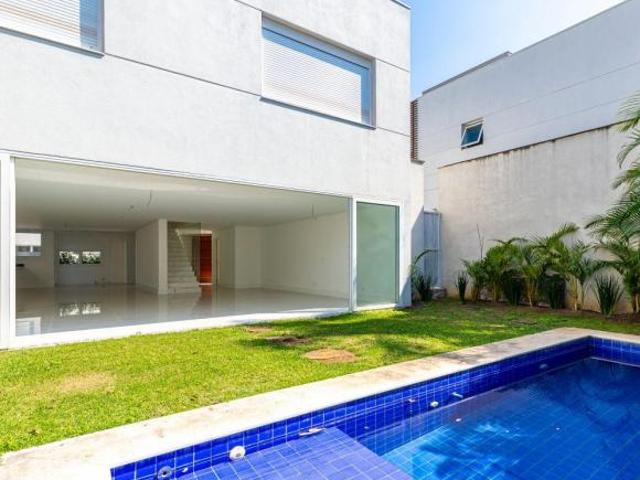“Sofisticação e Conforto em Condomínio Privativo” “Oportunidade Única: Casa no Hípica Garden”