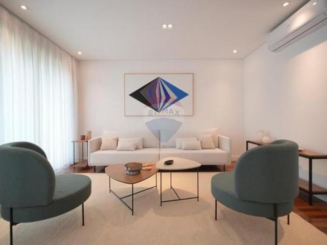 Sofisticação e conforto em uma residência espetacular de 334m² privativos
